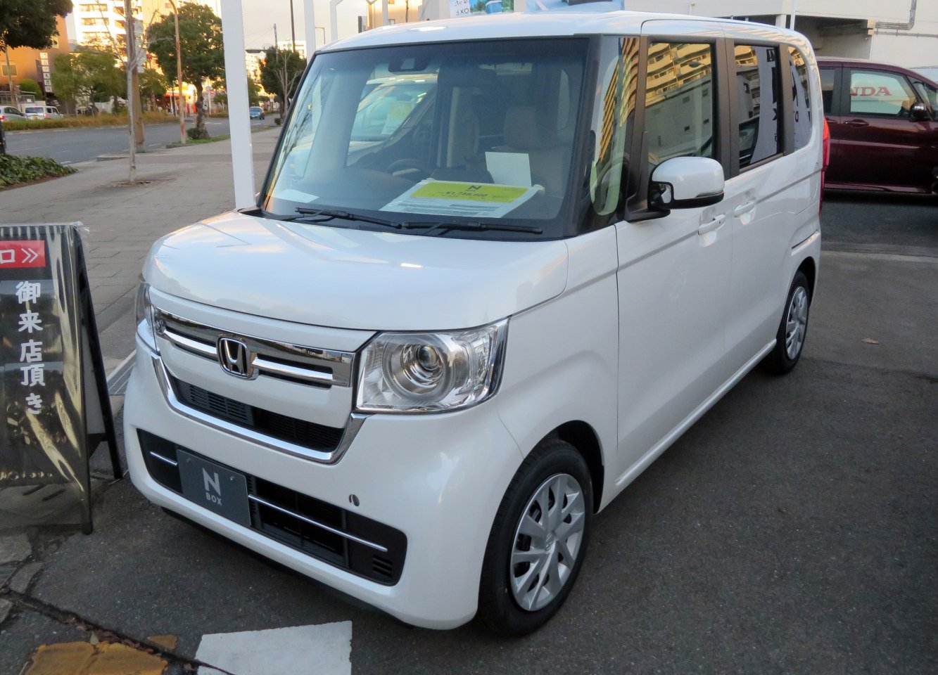 Honda N-Box technical specifications and fuel economy